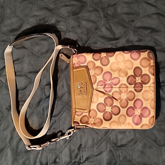 Coach | Bags | Coach Nylon Madison Crossbody Purse W Clover Print ...